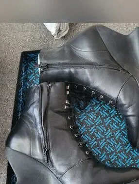 John Fluevog | Shoes | Fluevog Ishys Looney Size 9 Womens Black Laceup ...